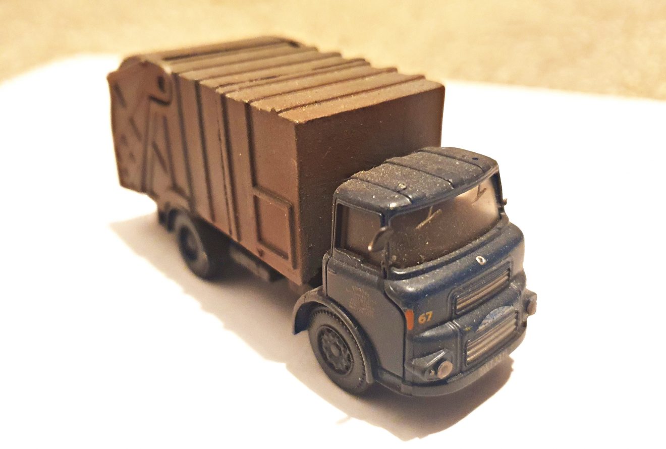 Building a 4mm scale 1970s/80s period Dustbin Lorry - Milepost 128 ...
